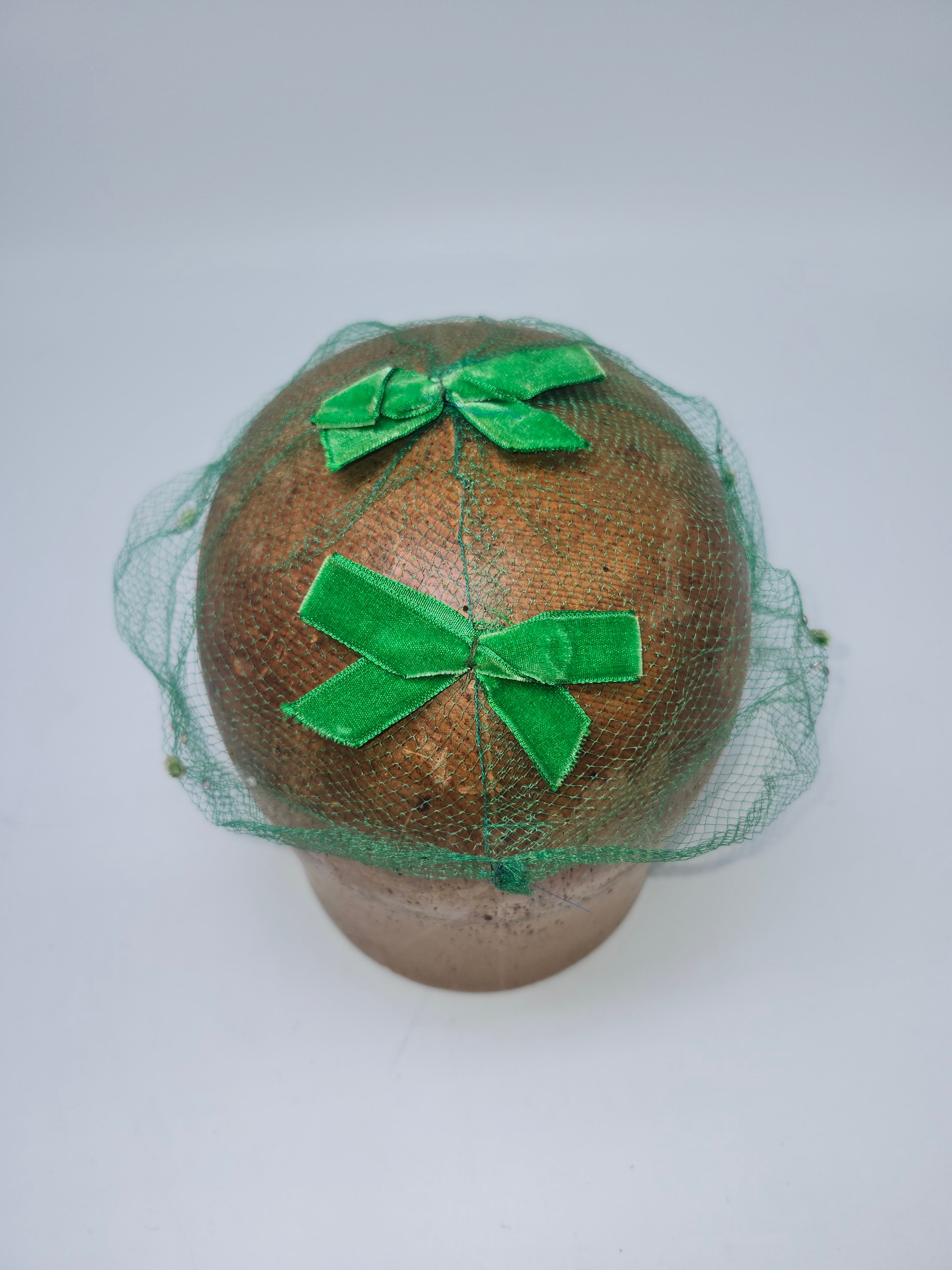 Art Deco Era Green Mesh Netting Fascinator with Bows – Kelsey Olive's ...